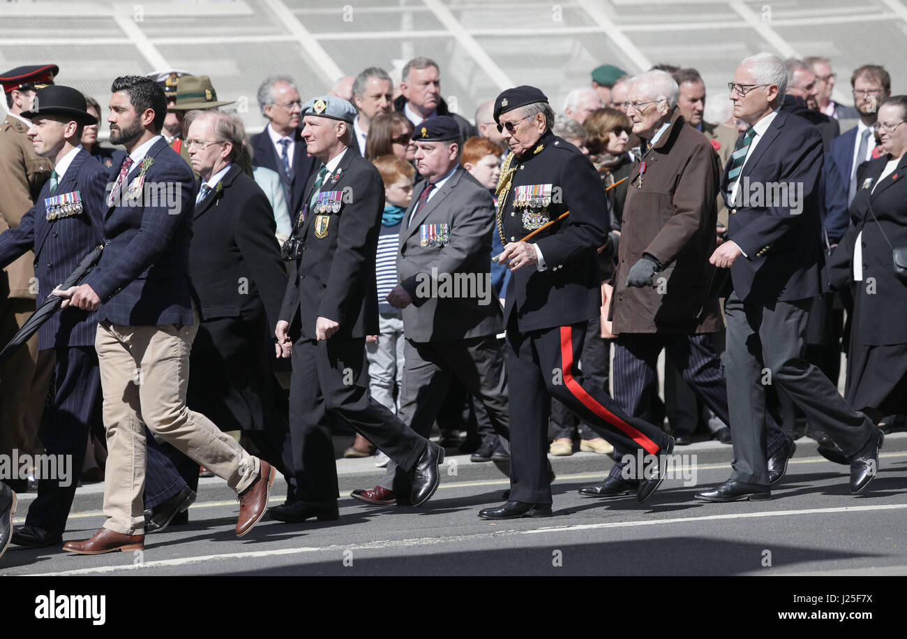 Veterans cenotaph during day hi-res stock photography and images - Alamy