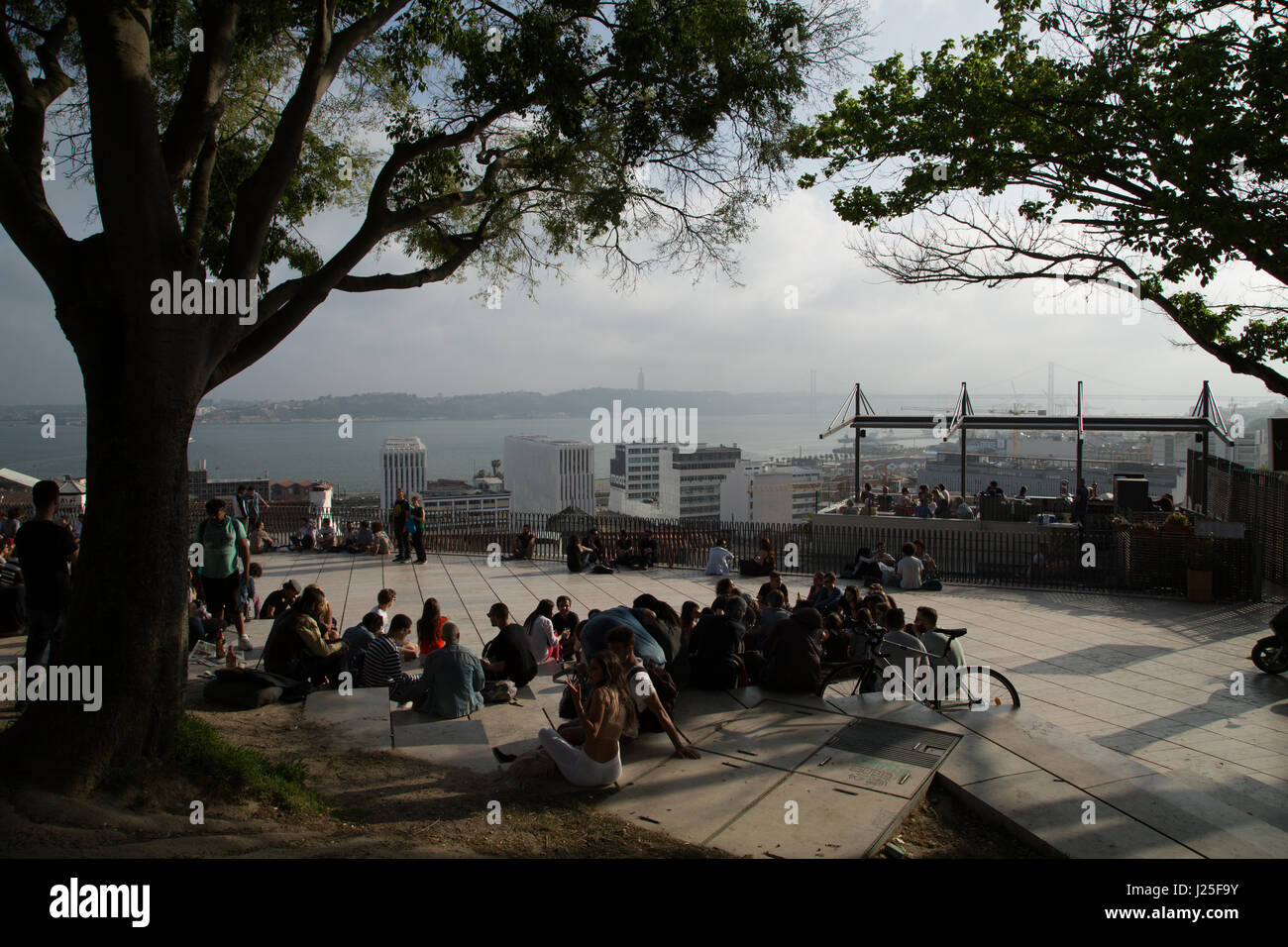 Overlooking crowd of people hi-res stock photography and images - Alamy