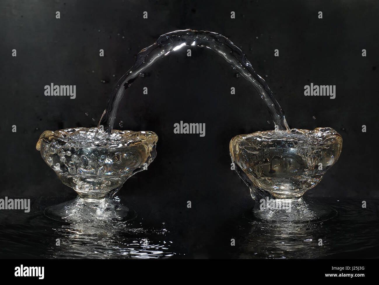 Pouring molten glass hi-res stock photography and images - Alamy