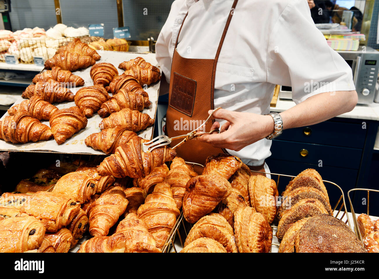 Pain Pain bakery, Paris 18th, France Stock Photo - Alamy