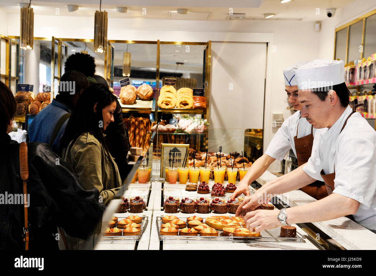 Pain Pain bakery, Paris 18th, France Stock Photo - Alamy