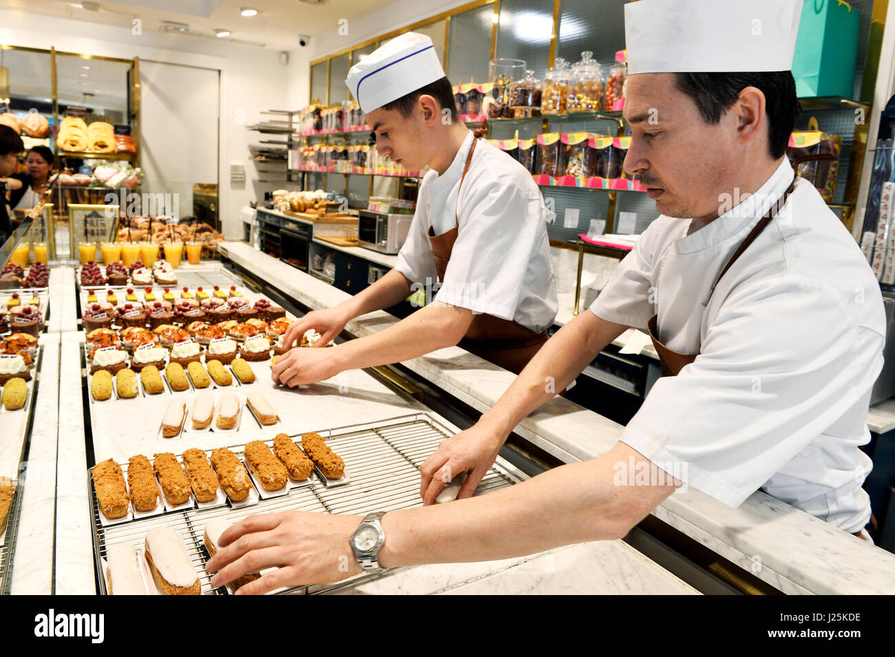 Pain Pain bakery, Paris 18th, France Stock Photo - Alamy