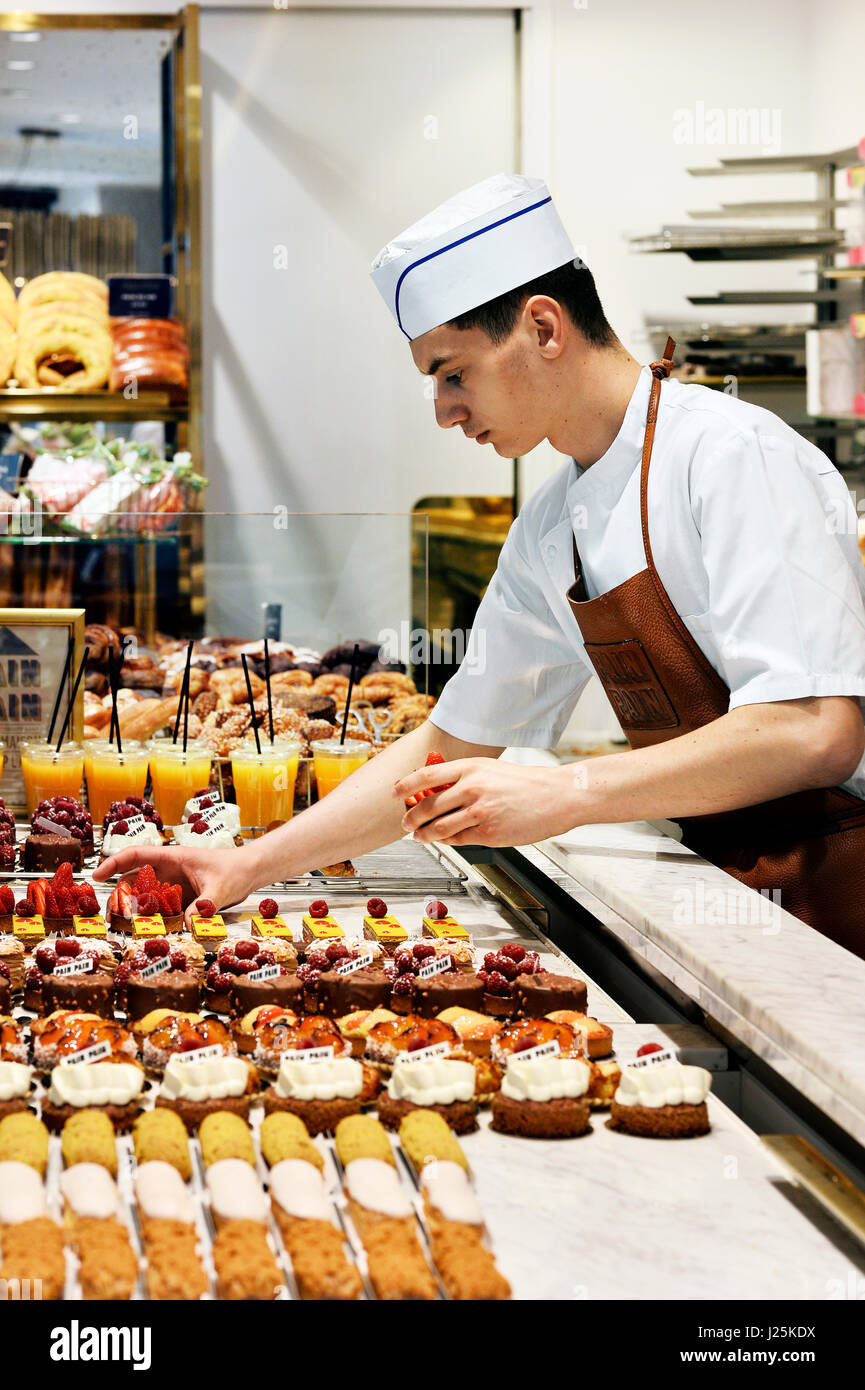 Pain Pain bakery, Paris 18th, France Stock Photo - Alamy