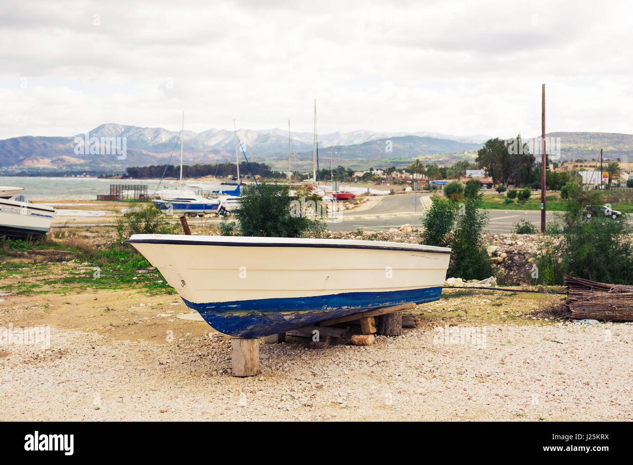 The boat are aground in shallow sea water. Ship run aground in ...