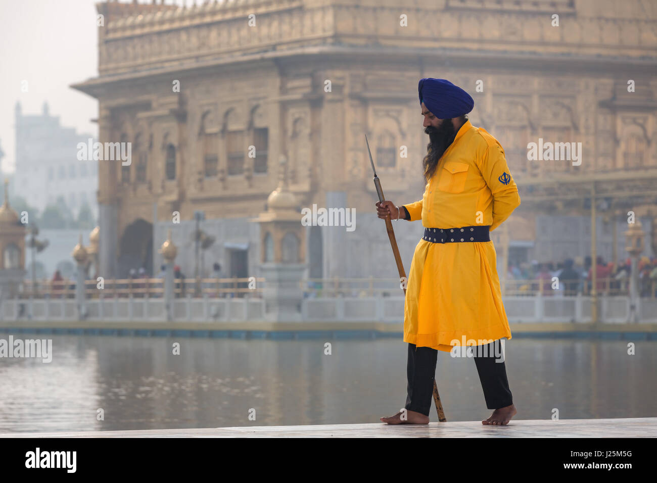 Sikh guard golden temple amritsar hi-res stock photography and images ...