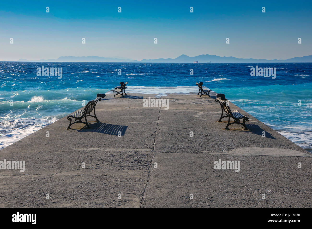 Concrete benches hi-res stock photography and images - Alamy