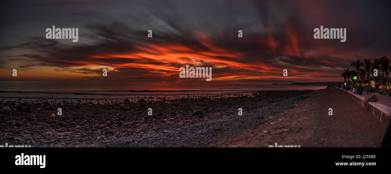 Beautiful fiery sunset sea hi-res stock photography and images - Alamy