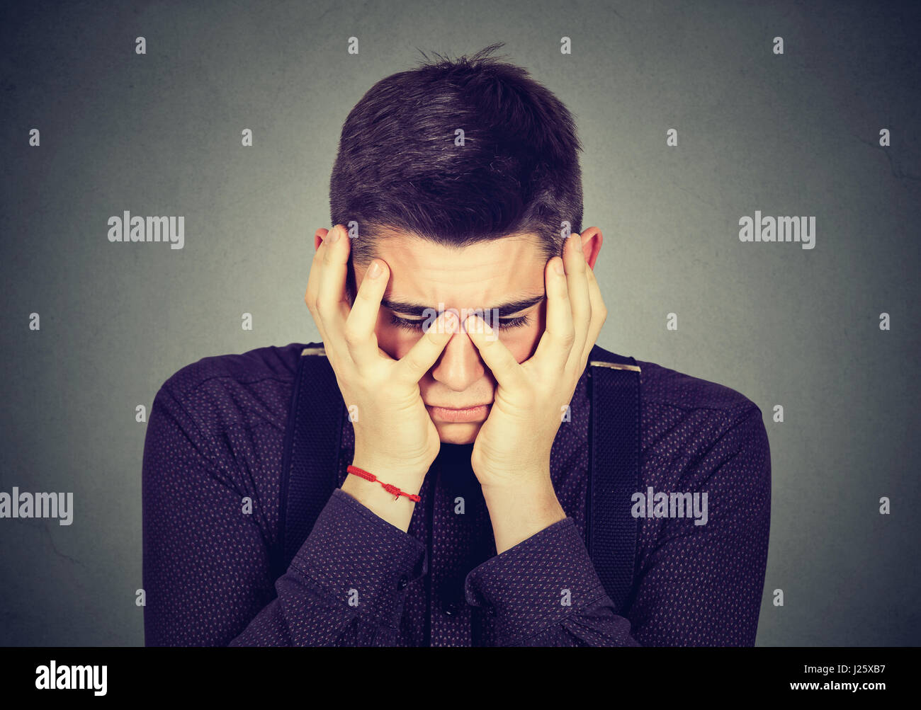 Man crying head in hands hi-res stock photography and images - Alamy