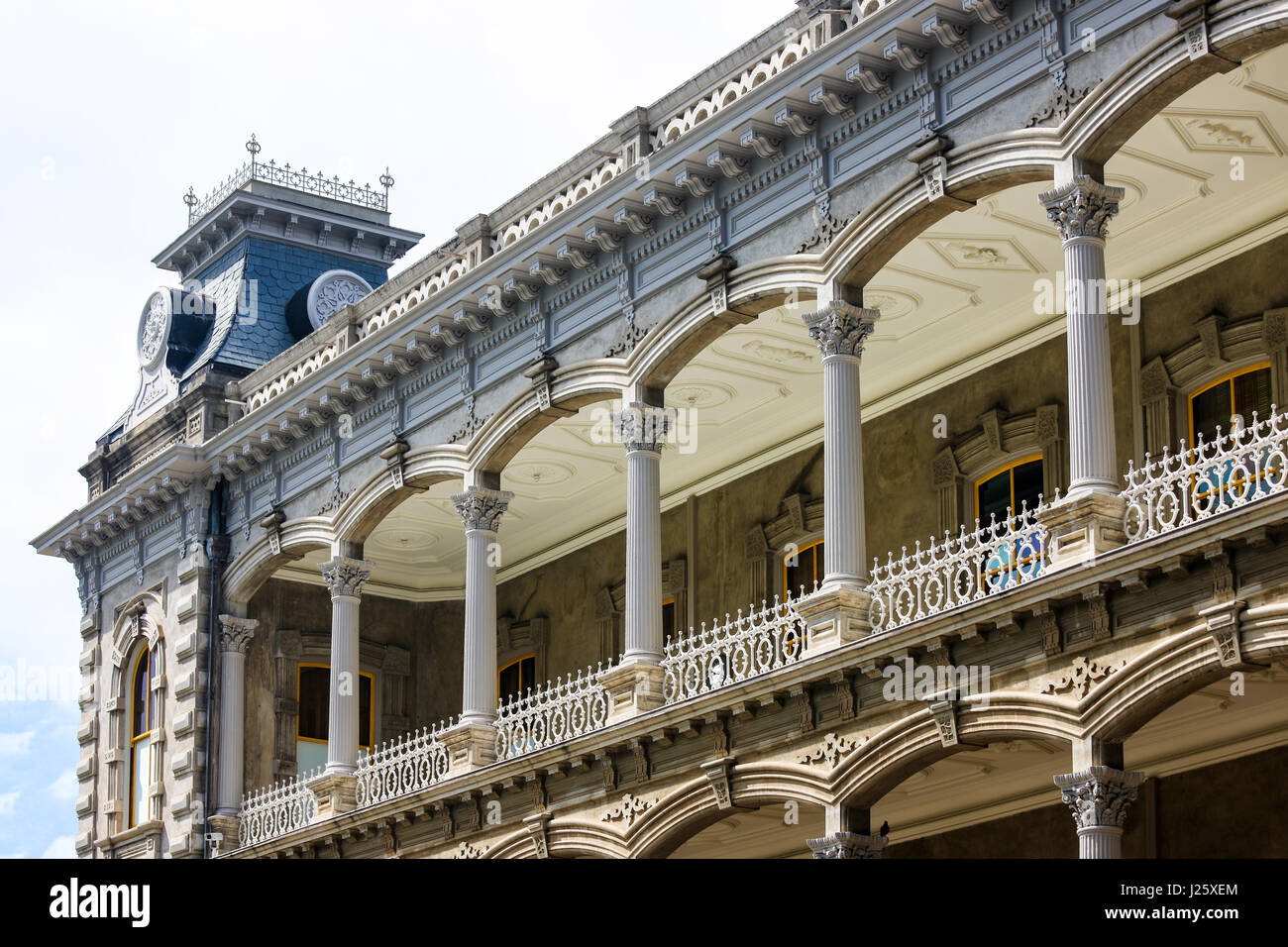 Palace veranda, top deck of palace in Honolulu, Hawaii Stock Photo - Alamy