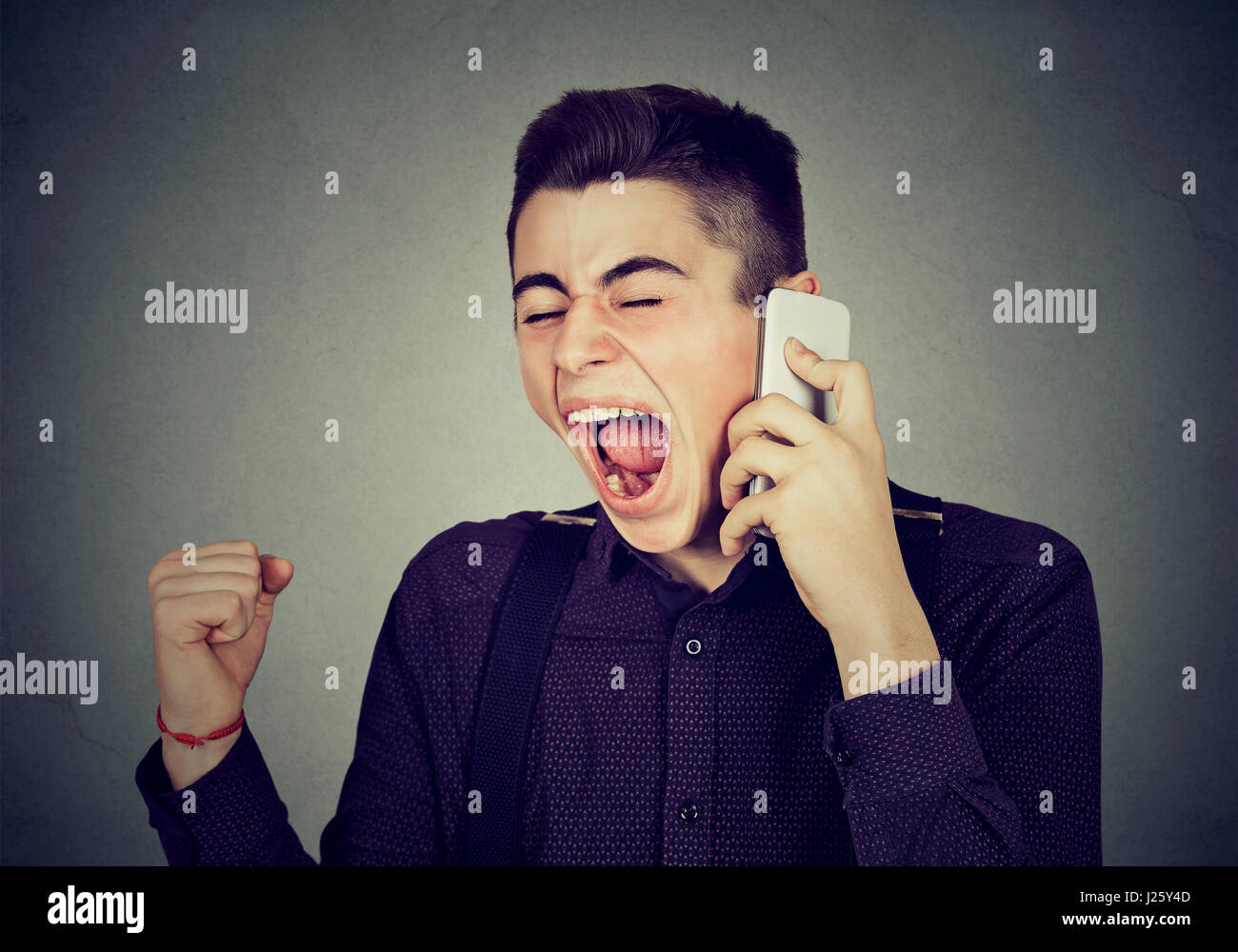 angry young man screaming on mobile phone Stock Photo - Alamy