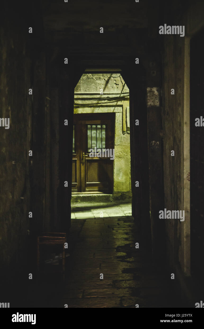 Dark mysterious pathway hi-res stock photography and images - Alamy