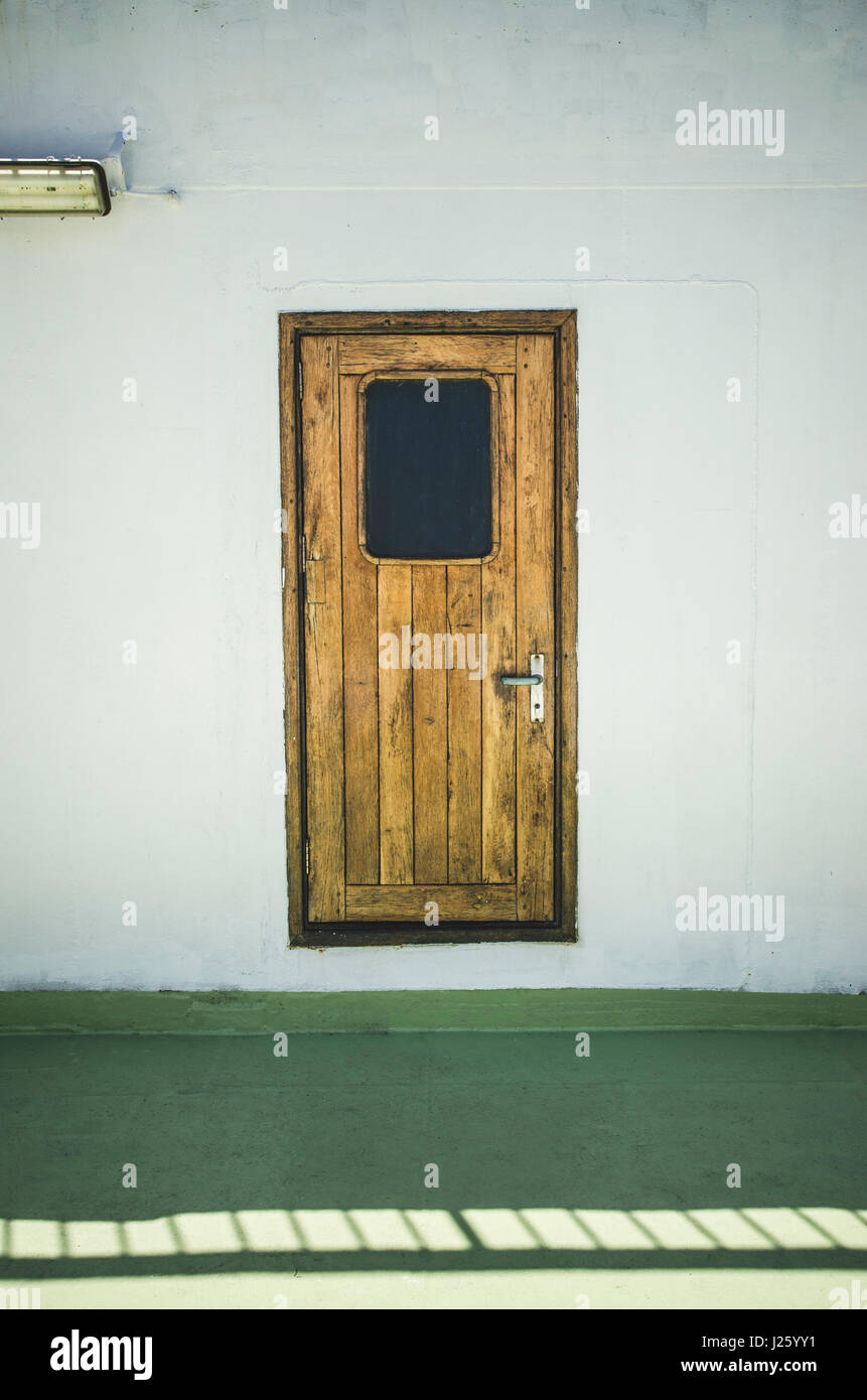 Old ship door hi-res stock photography and images - Alamy