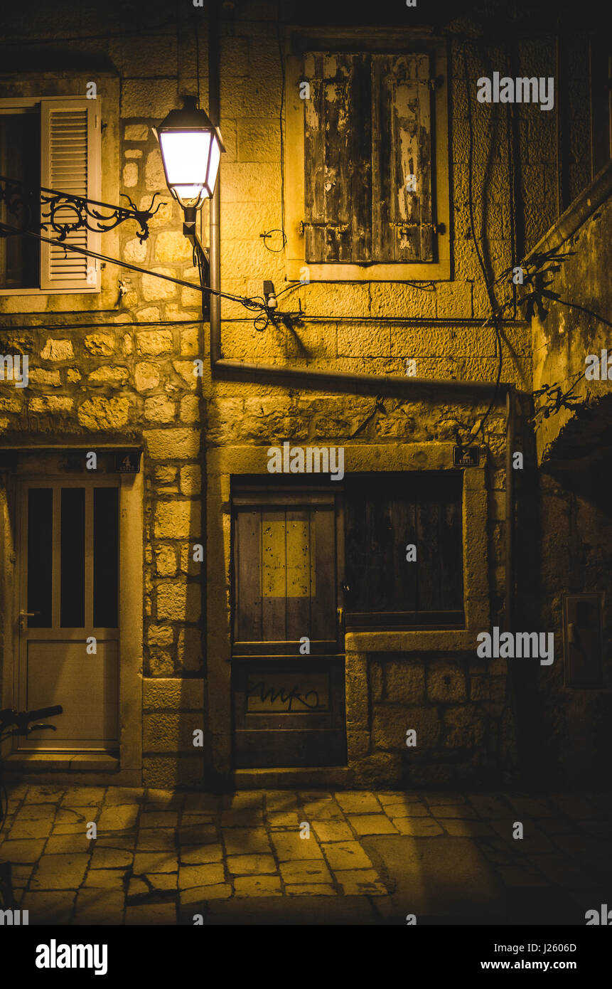 Night street lamp hi-res stock photography and images - Alamy