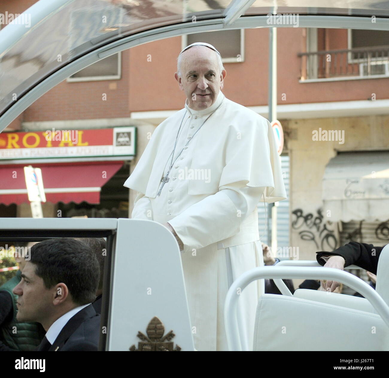 Pope Francis arrives in Milan for a one-day visit. The Pope passes ...