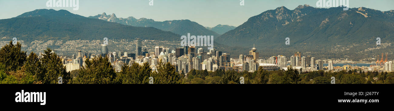 Vancouver downtown mountains hi-res stock photography and images - Alamy