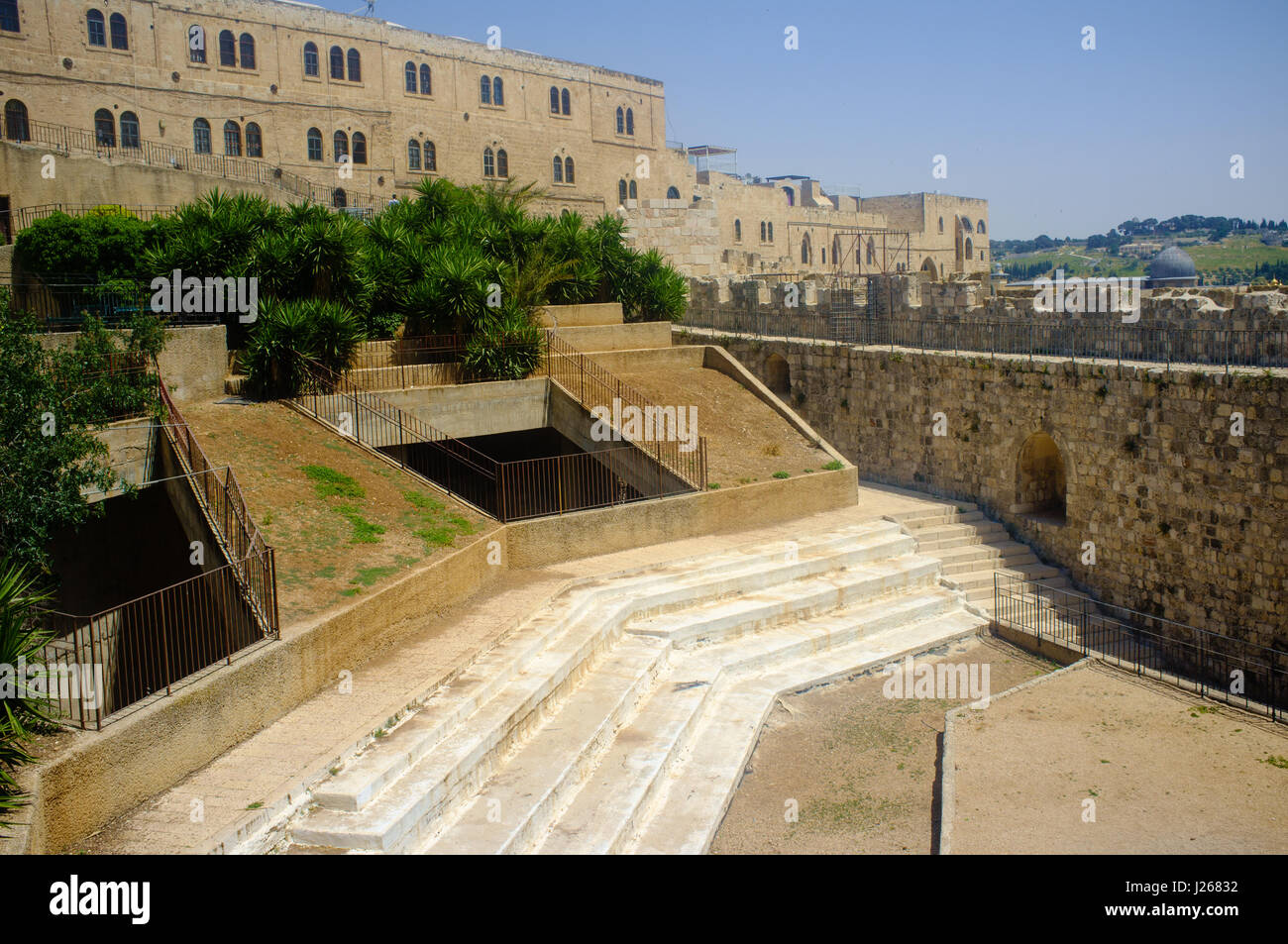 Islamic architecture viewed from hi-res stock photography and images ...