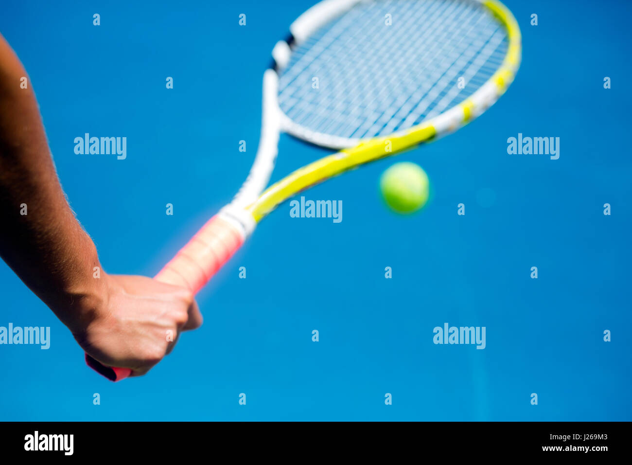 Preparing to serve tennis ball hi-res stock photography and images - Alamy