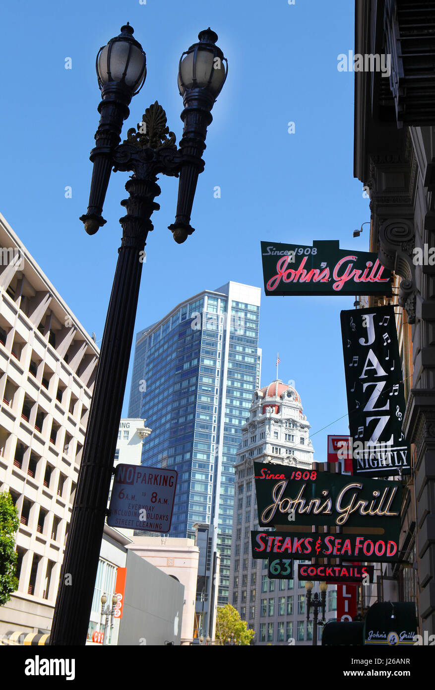 Pyramid grill hi-res stock photography and images - Alamy