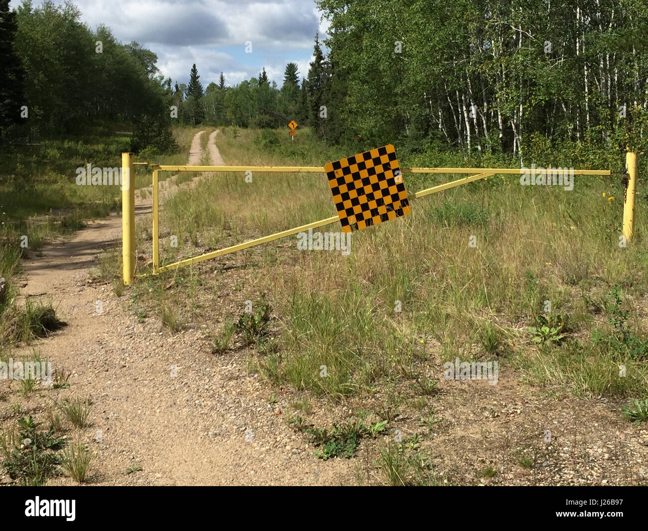 Dead end sign and barrier hi-res stock photography and images - Alamy