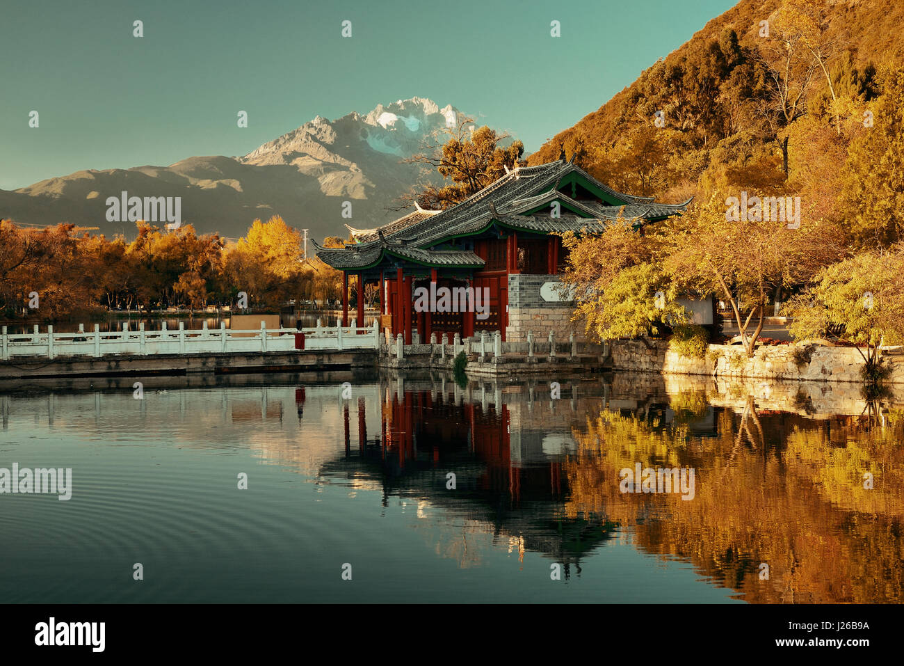 Black Dragon pool in Lijiang, Yunnan, China Stock Photo - Alamy
