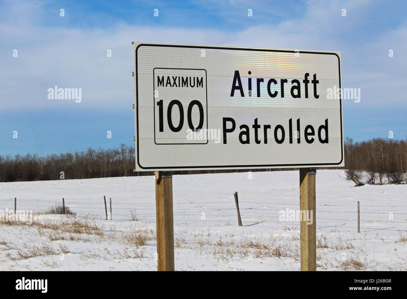 100 speed sign hi-res stock photography and images - Alamy