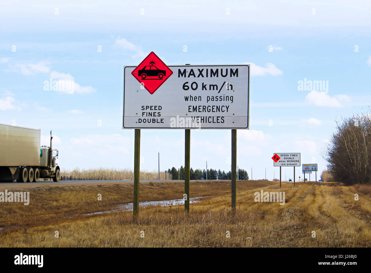 Maximum speed while passing emergency vehicles sign Stock Photo - Alamy
