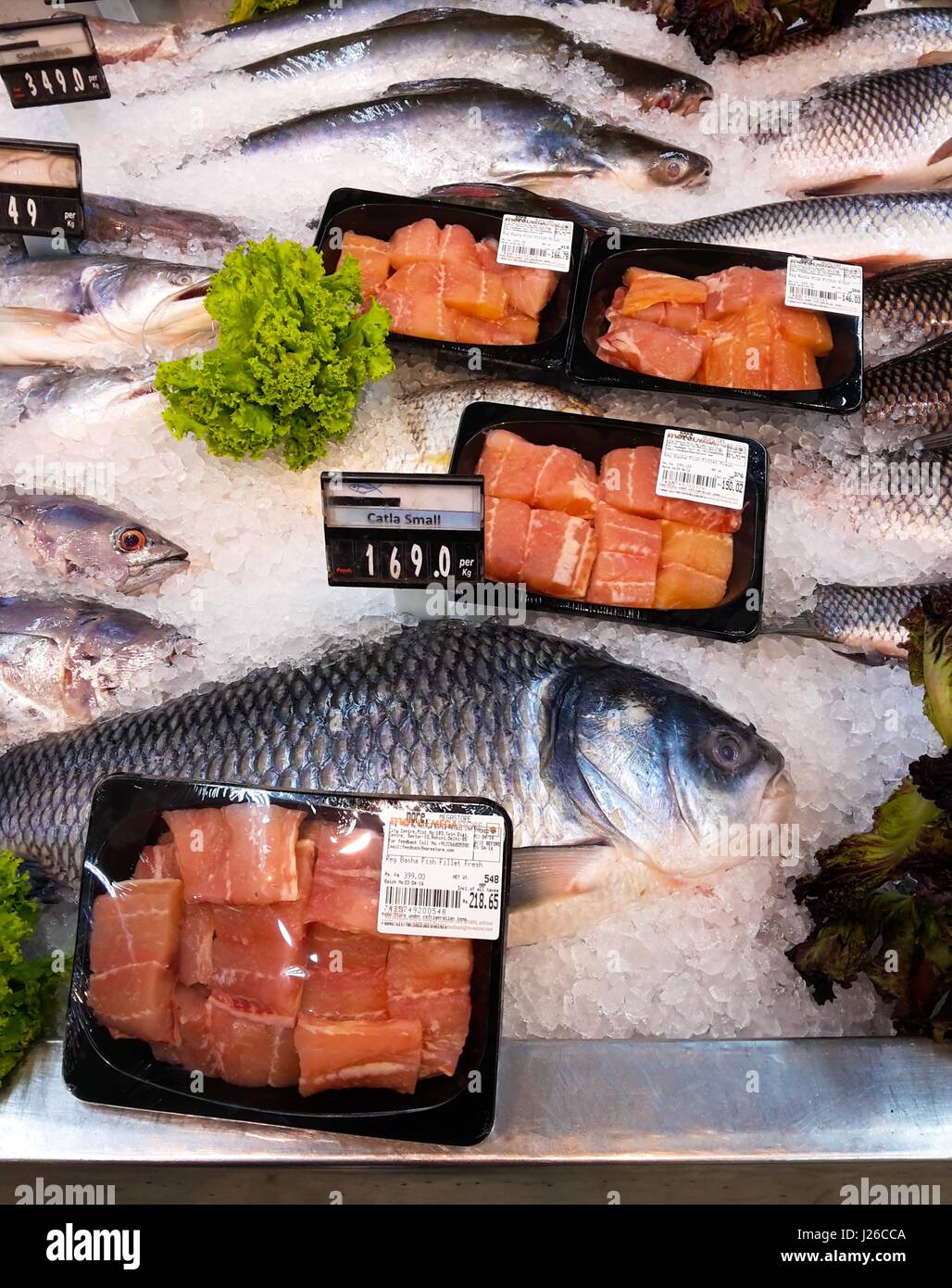 Fish and seafood kept on ice hi-res stock photography and images - Alamy