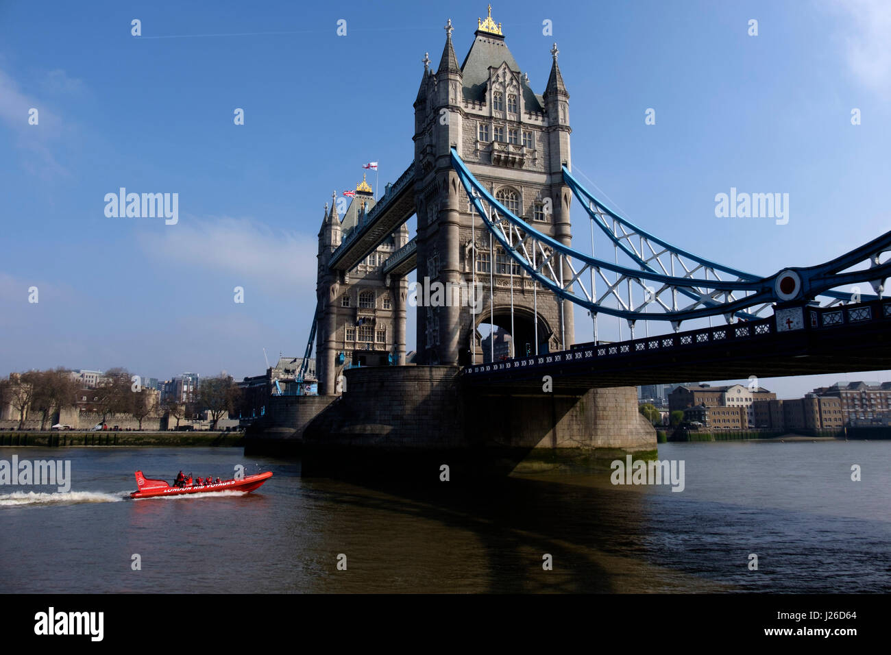 Under the arches of london bridge hi-res stock photography and images ...