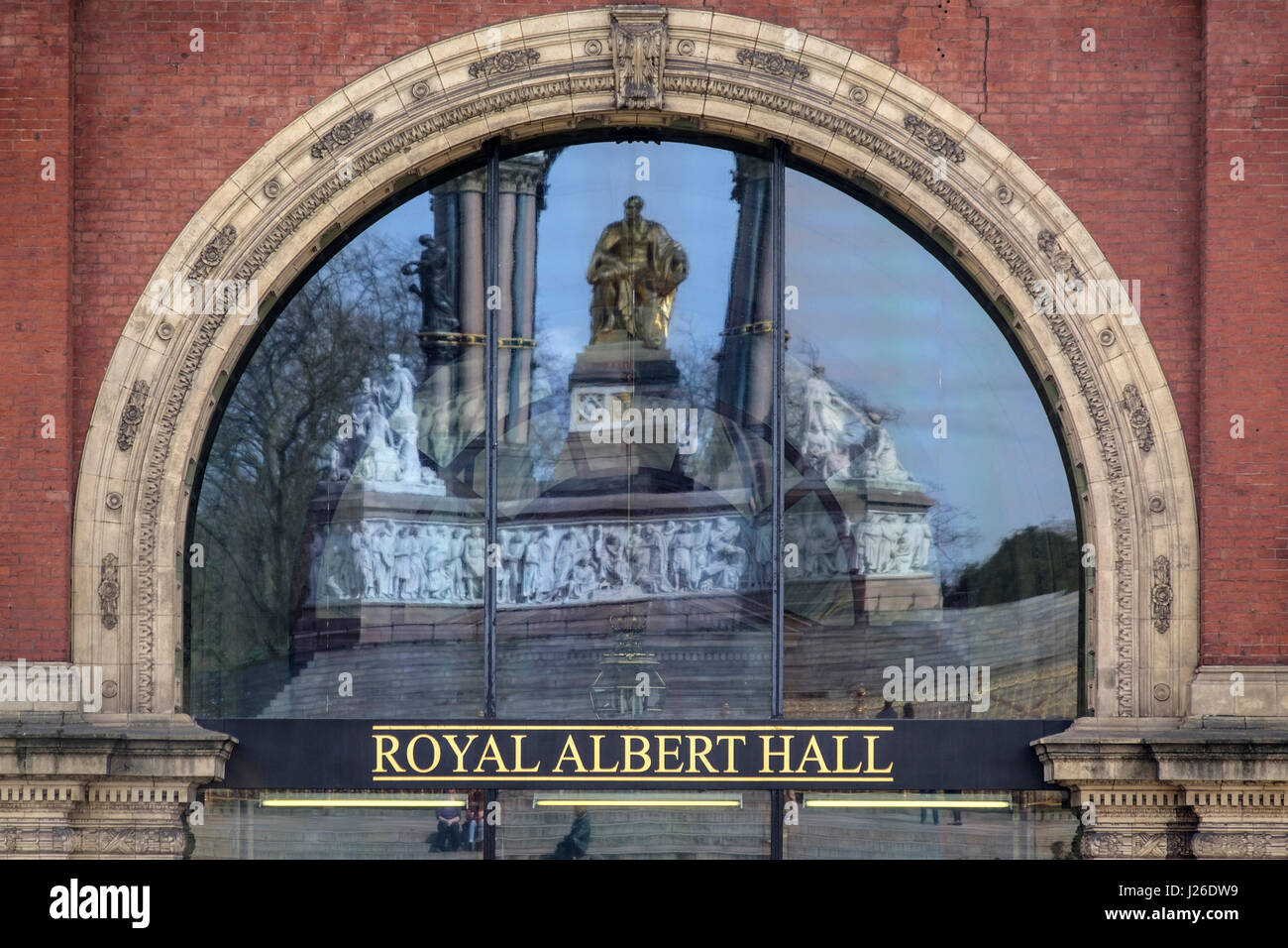 Royal albert hall exterior hi-res stock photography and images - Alamy