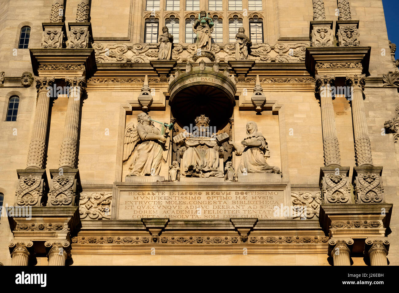 Bodleian library statue oxford hi-res stock photography and images - Alamy