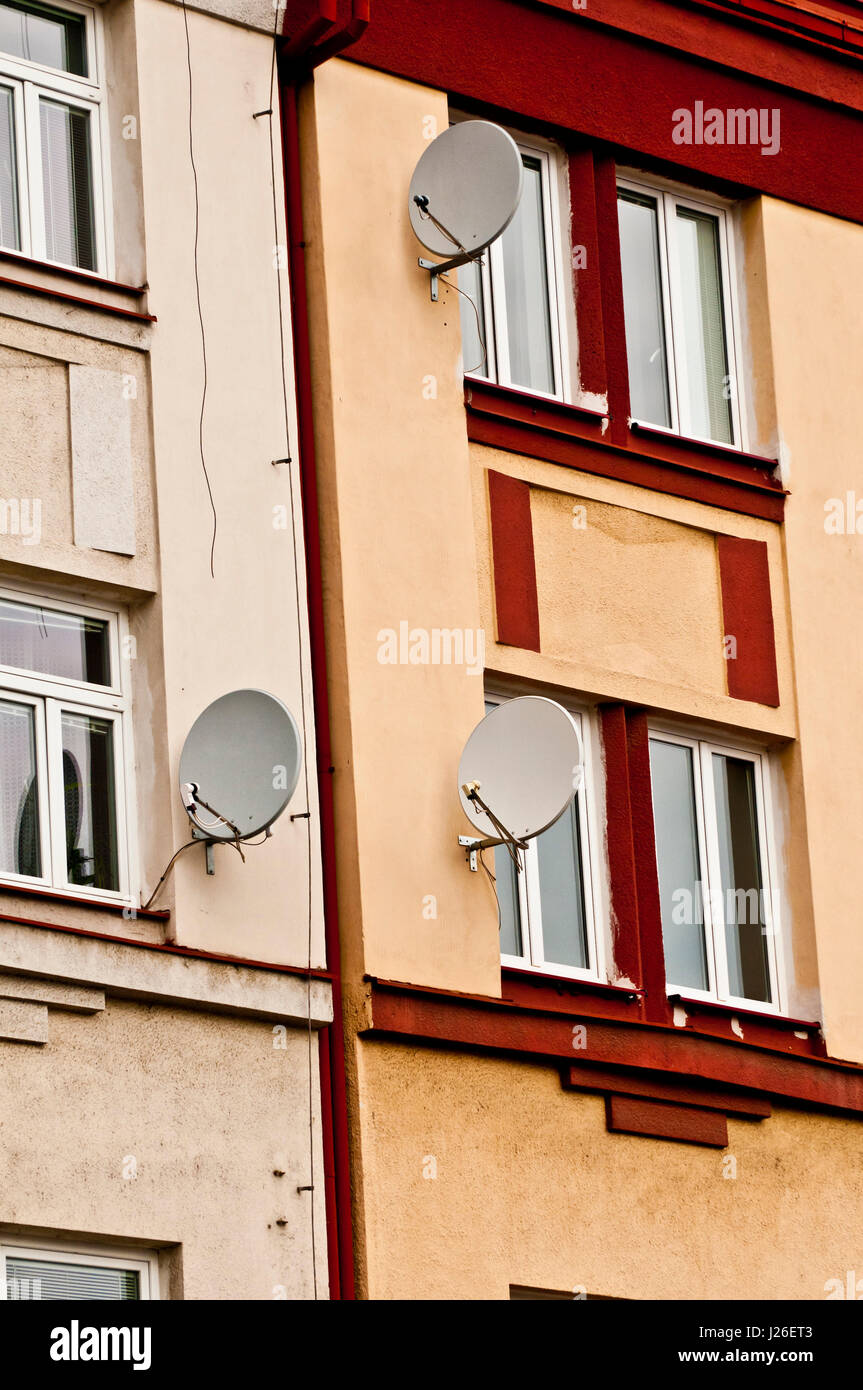 Satellite building hi-res stock photography and images - Alamy