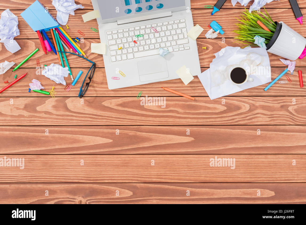 Messy office hi-res stock photography and images - Alamy
