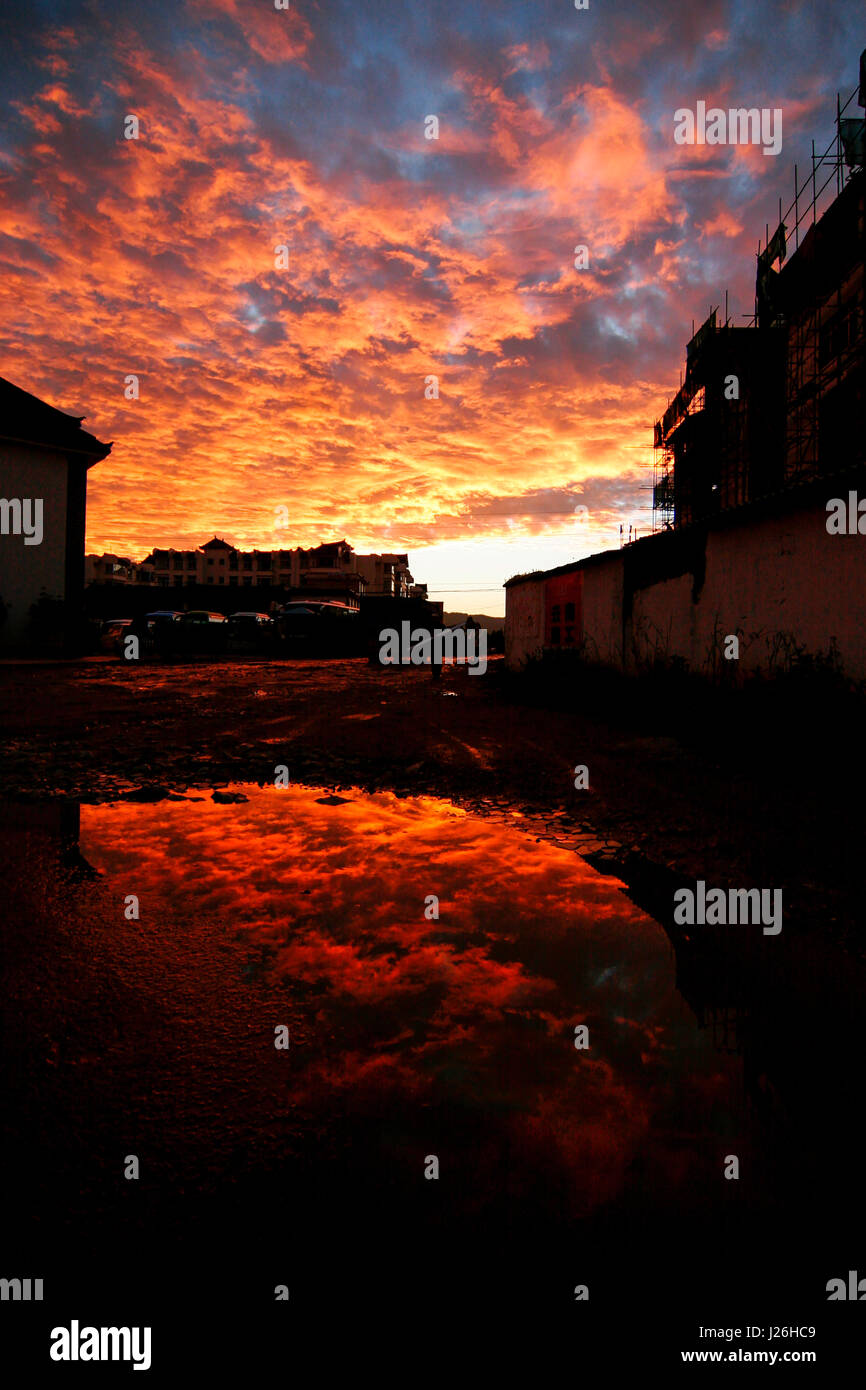 Sky and dawn reflection of daylight hi-res stock photography and images ...