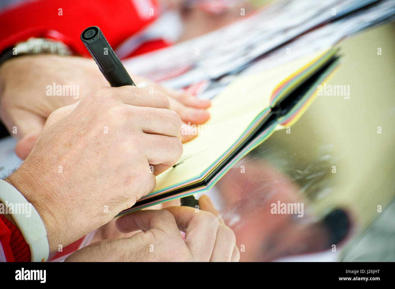 Signing celebrity writing signature hi-res stock photography and images ...