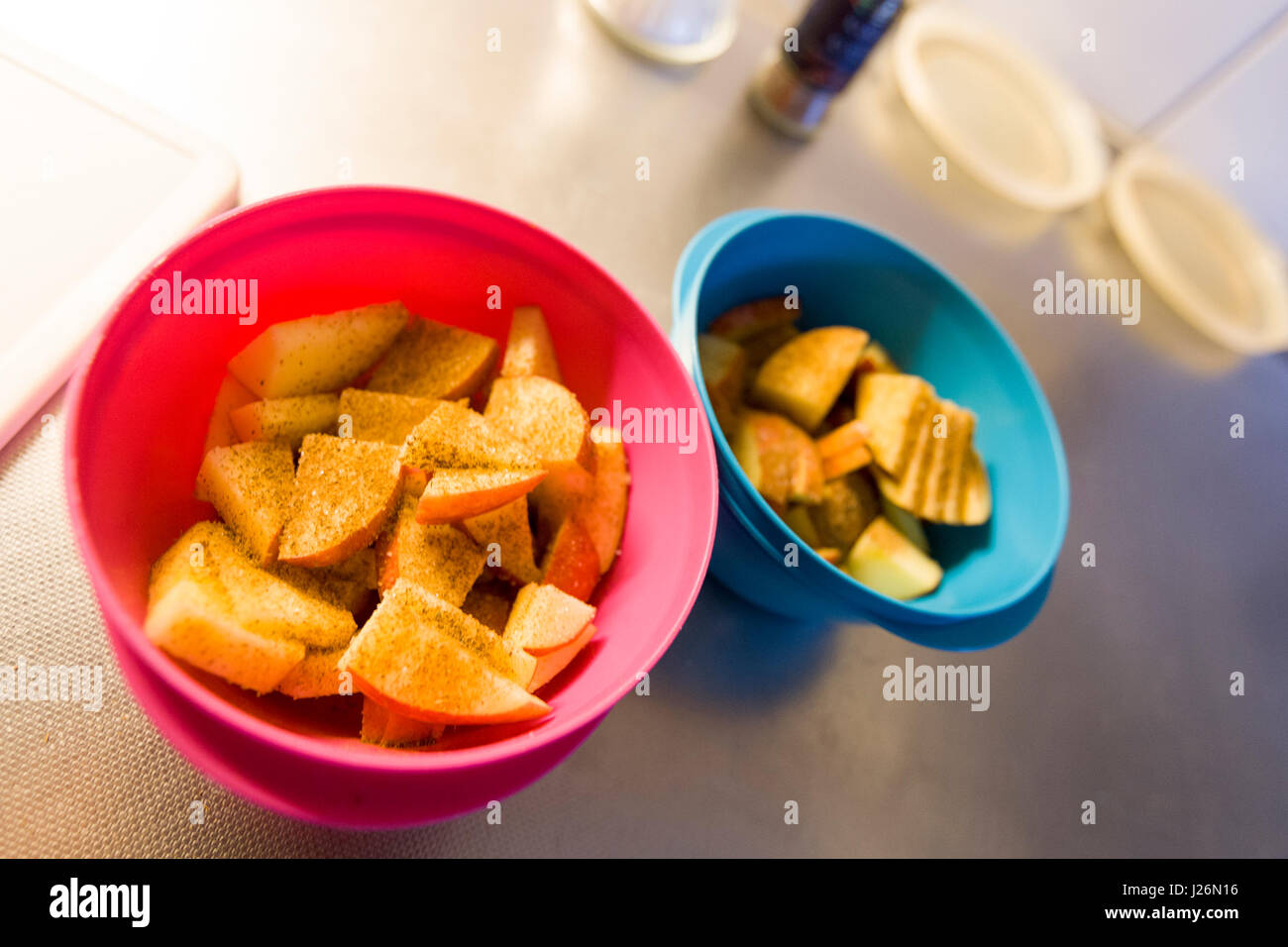 Snack containers hi-res stock photography and images - Alamy