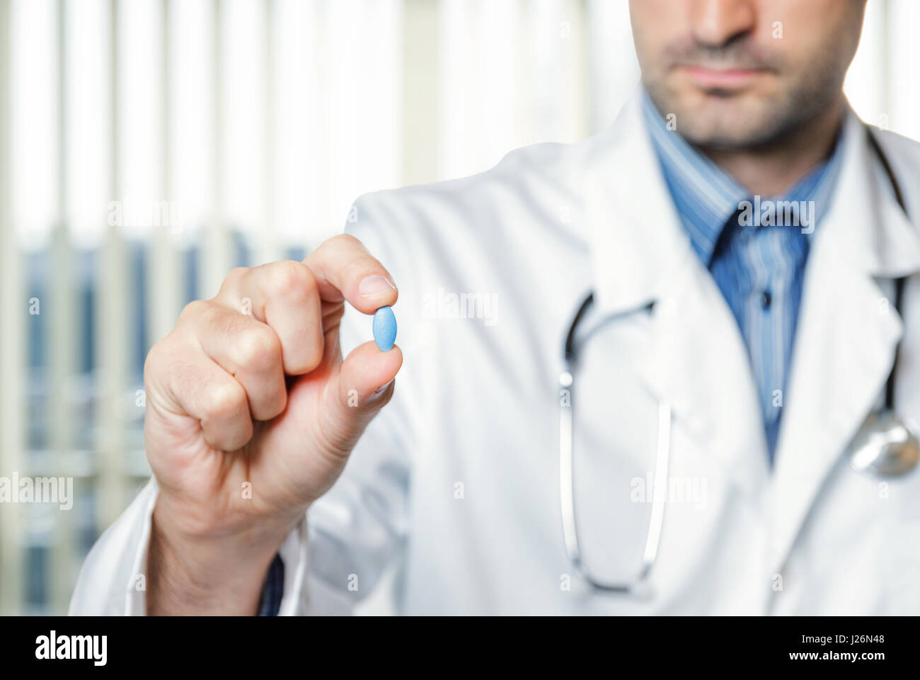 Blue pill hi-res stock photography and images - Alamy