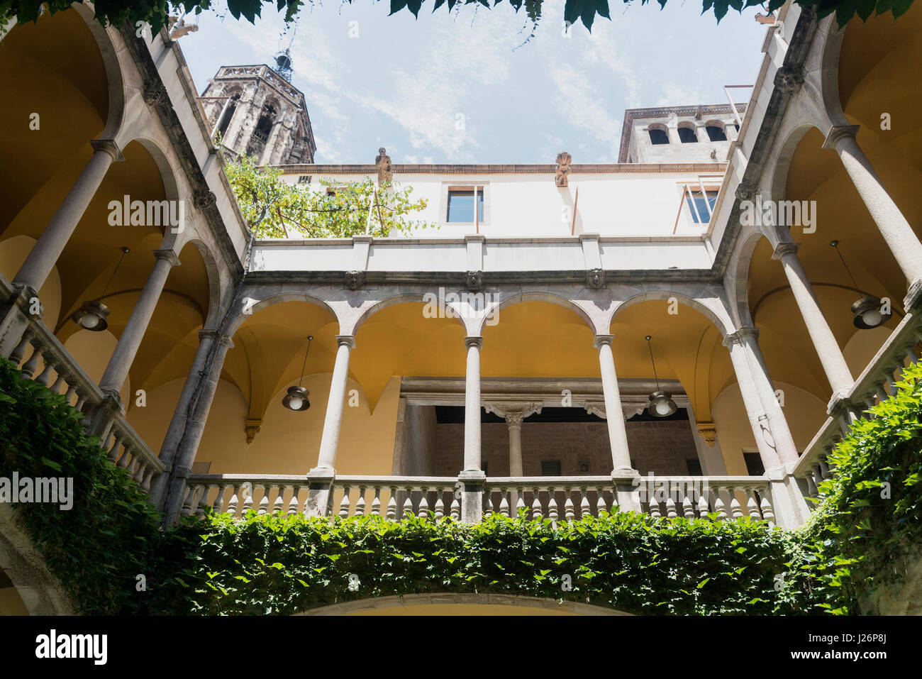 Barcelona (Catalunya, Spain): courtyard of the historic Palace of ...