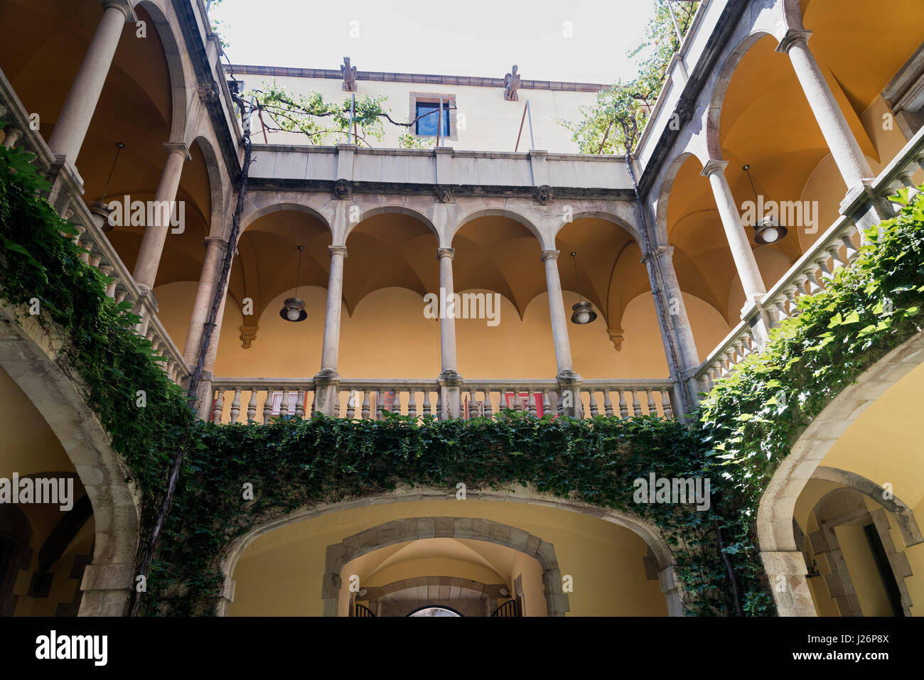 Barcelona (Catalunya, Spain): courtyard of the historic Palace of ...
