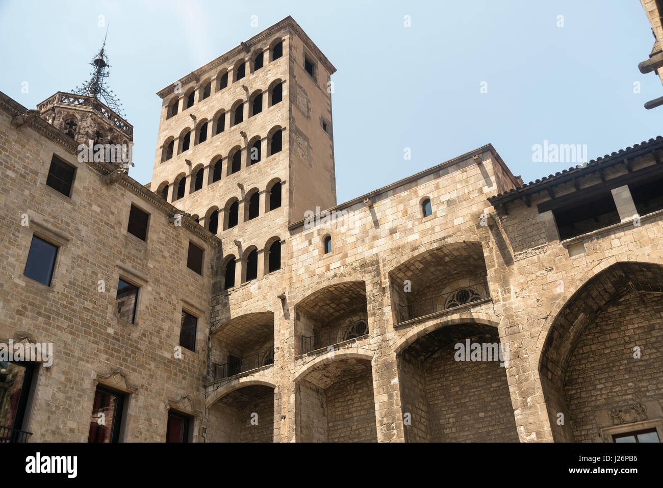 Barcelona (Catalunya, Spain): historic buildings in the gothic quarter ...