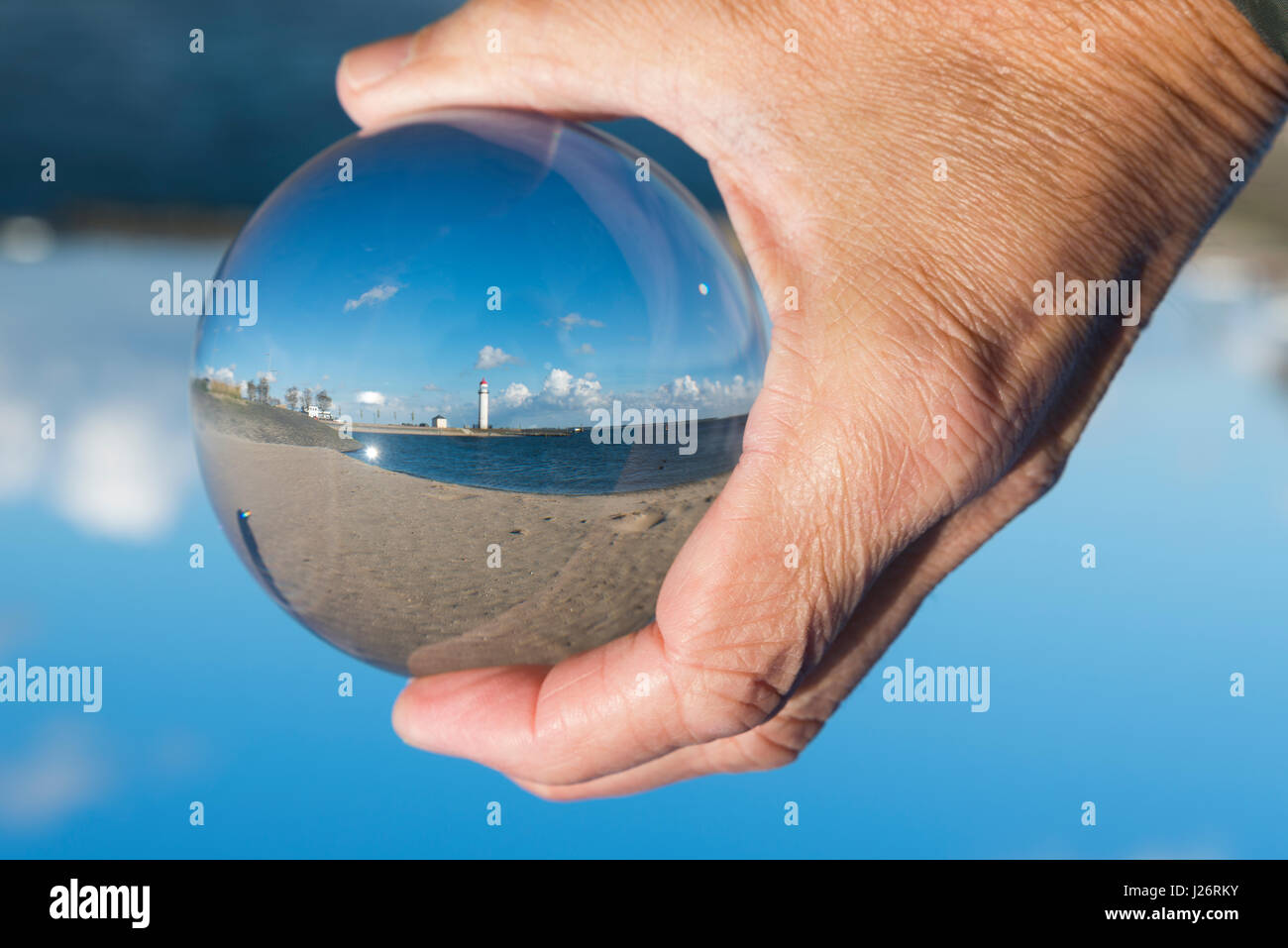 Glass art from the beach hi-res stock photography and images - Alamy