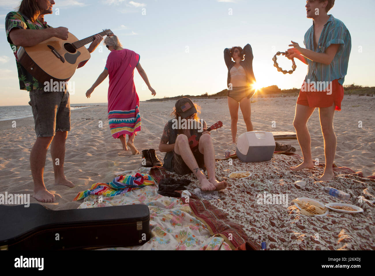 Music on the beach hi-res stock photography and images - Alamy