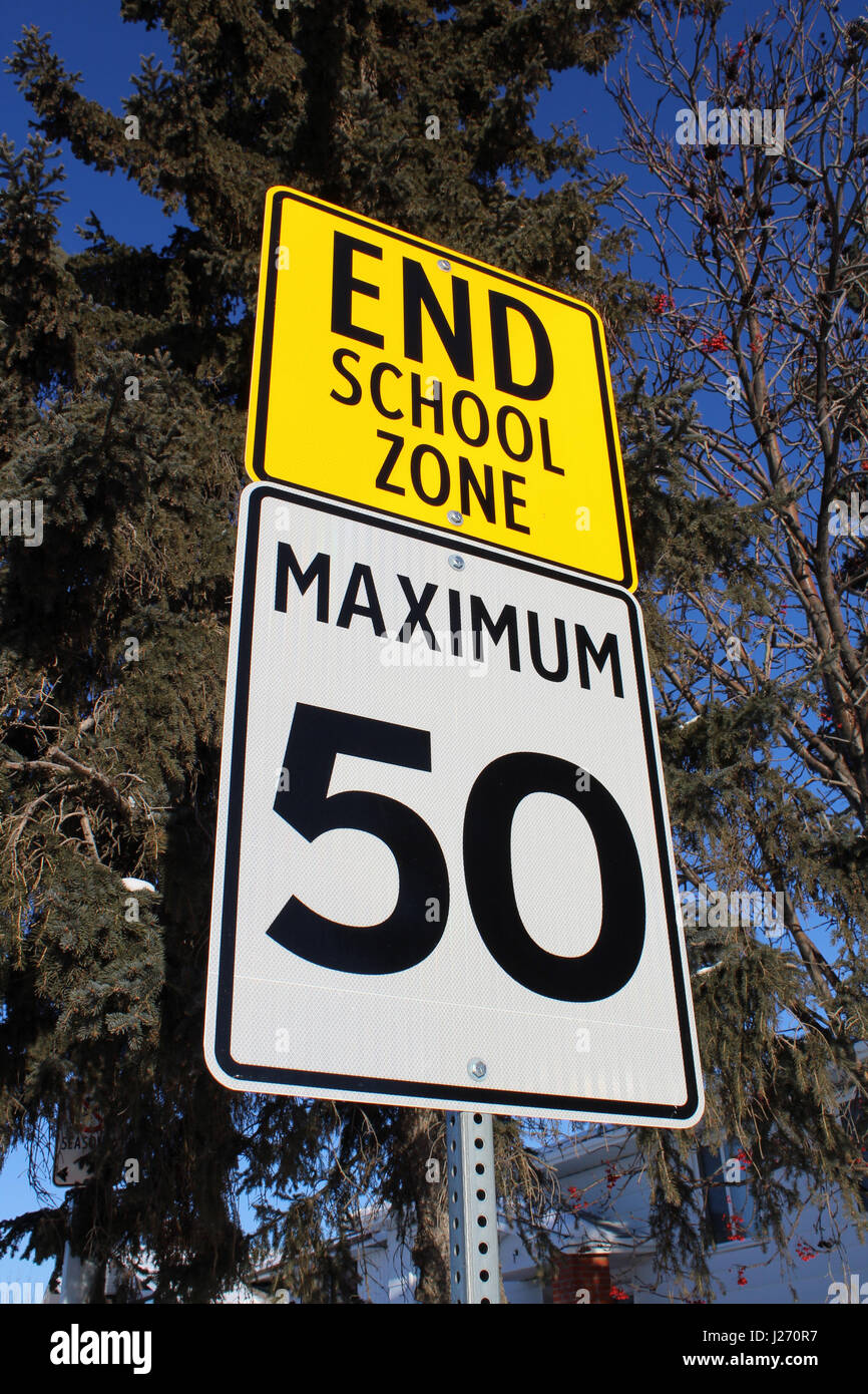 School zone sign canada hi-res stock photography and images - Alamy