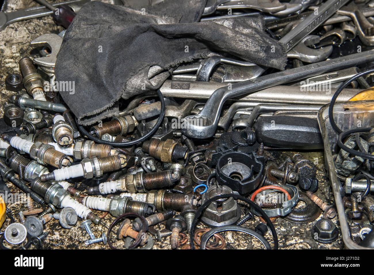 Messy tools hi-res stock photography and images - Alamy