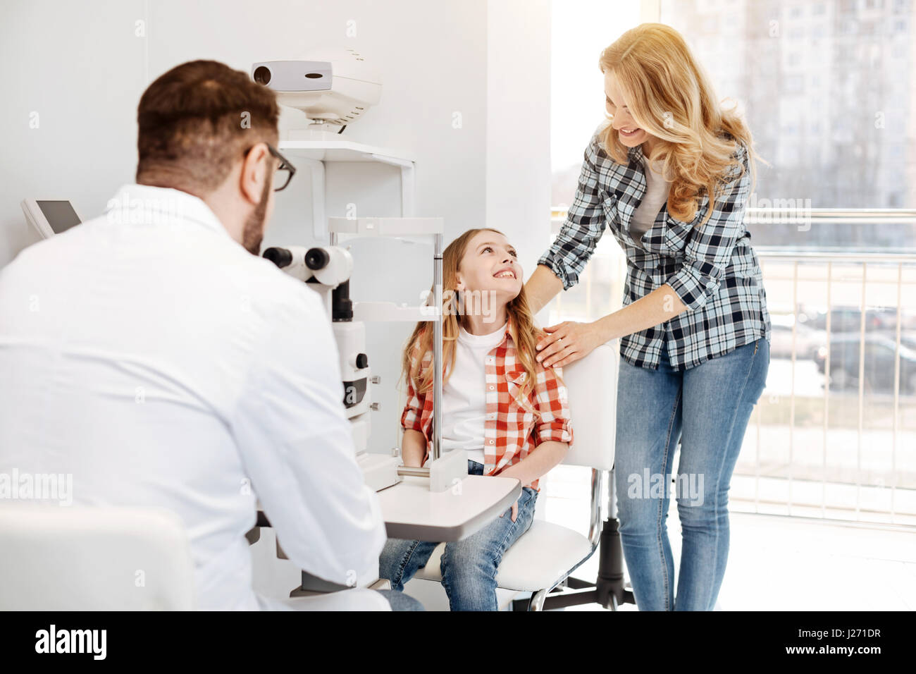 Child hearing test doctor hi-res stock photography and images - Alamy