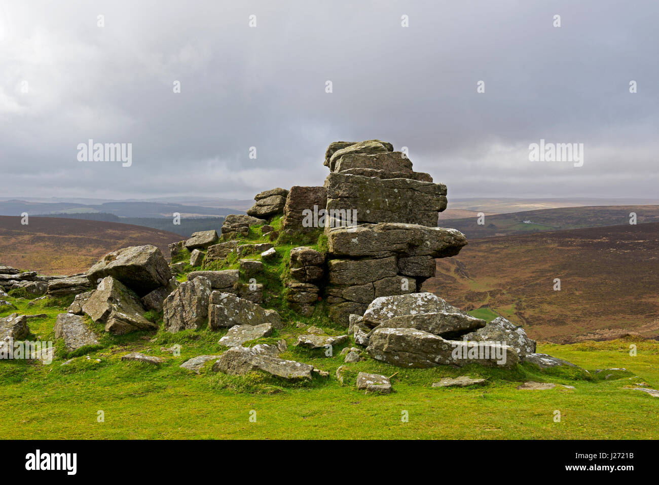 Dartmoor granite rocks devon england hi-res stock photography and ...