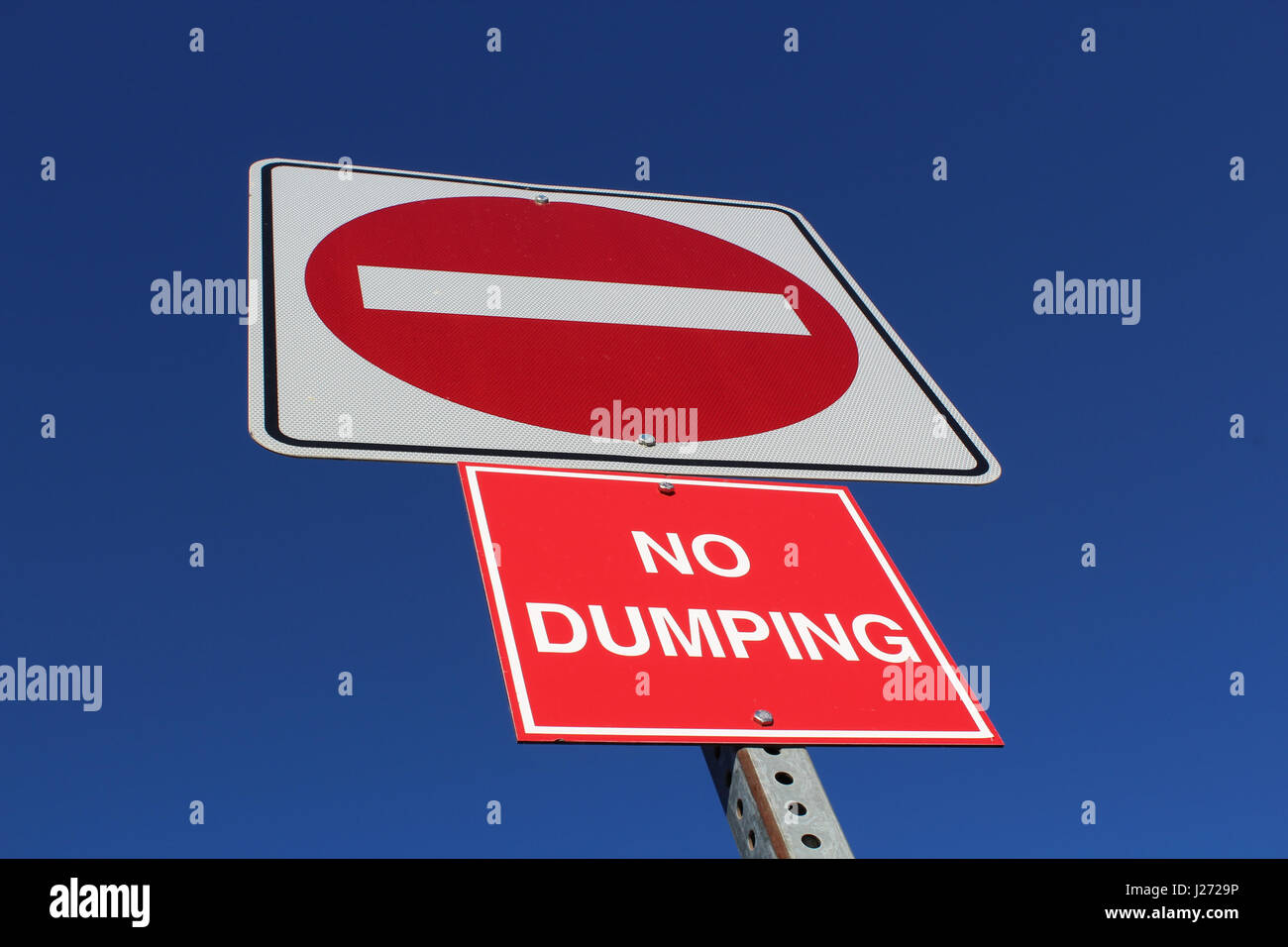 Car dumping hi-res stock photography and images - Alamy