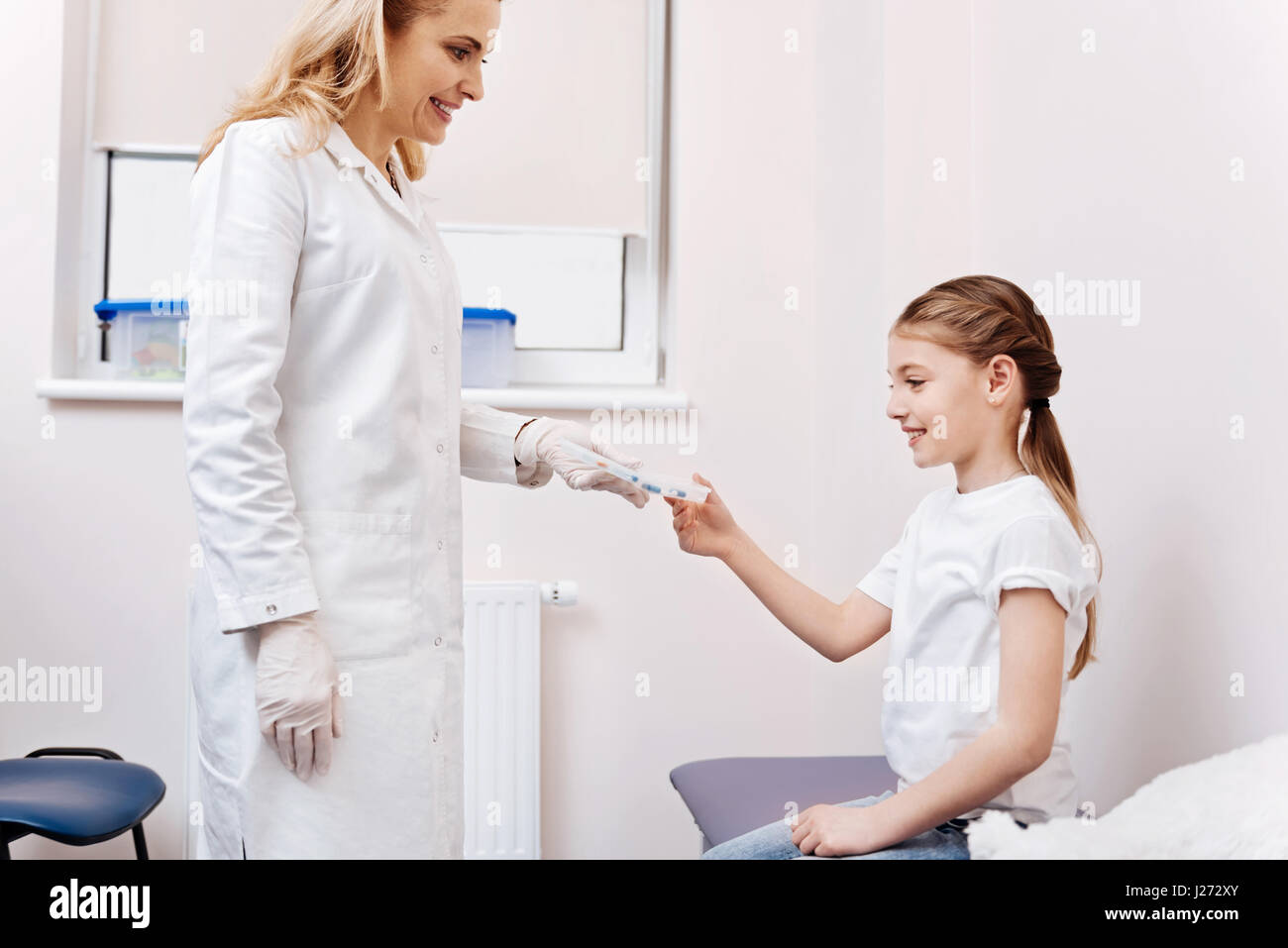Smiling doctor standing opposite her patient Stock Photo - Alamy