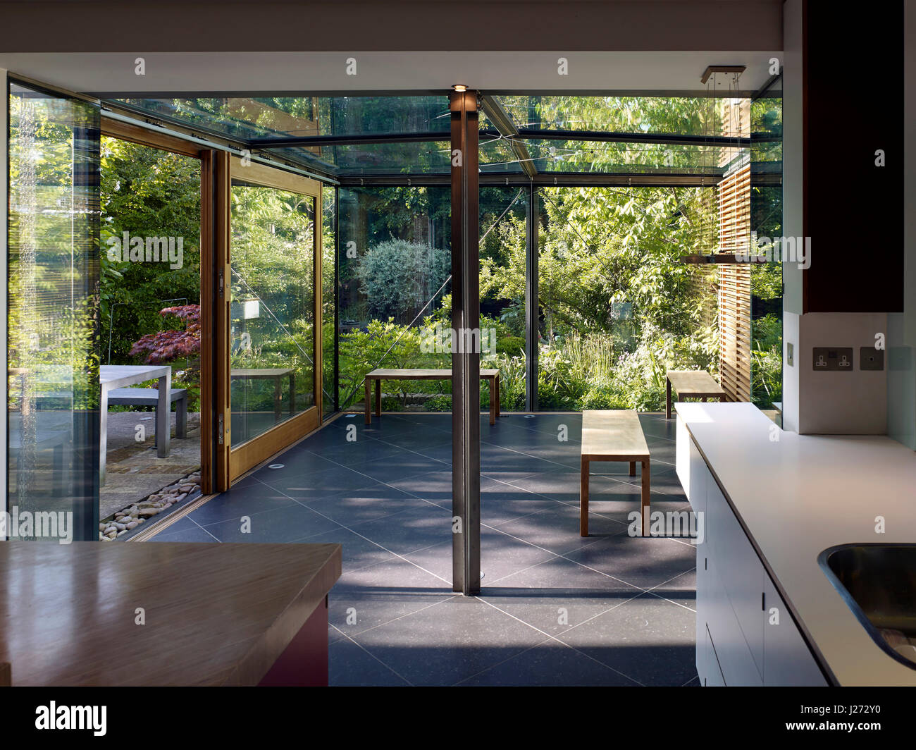 Glass cube. Quadruple cube room, LONDON, United Kingdom. Architect ...