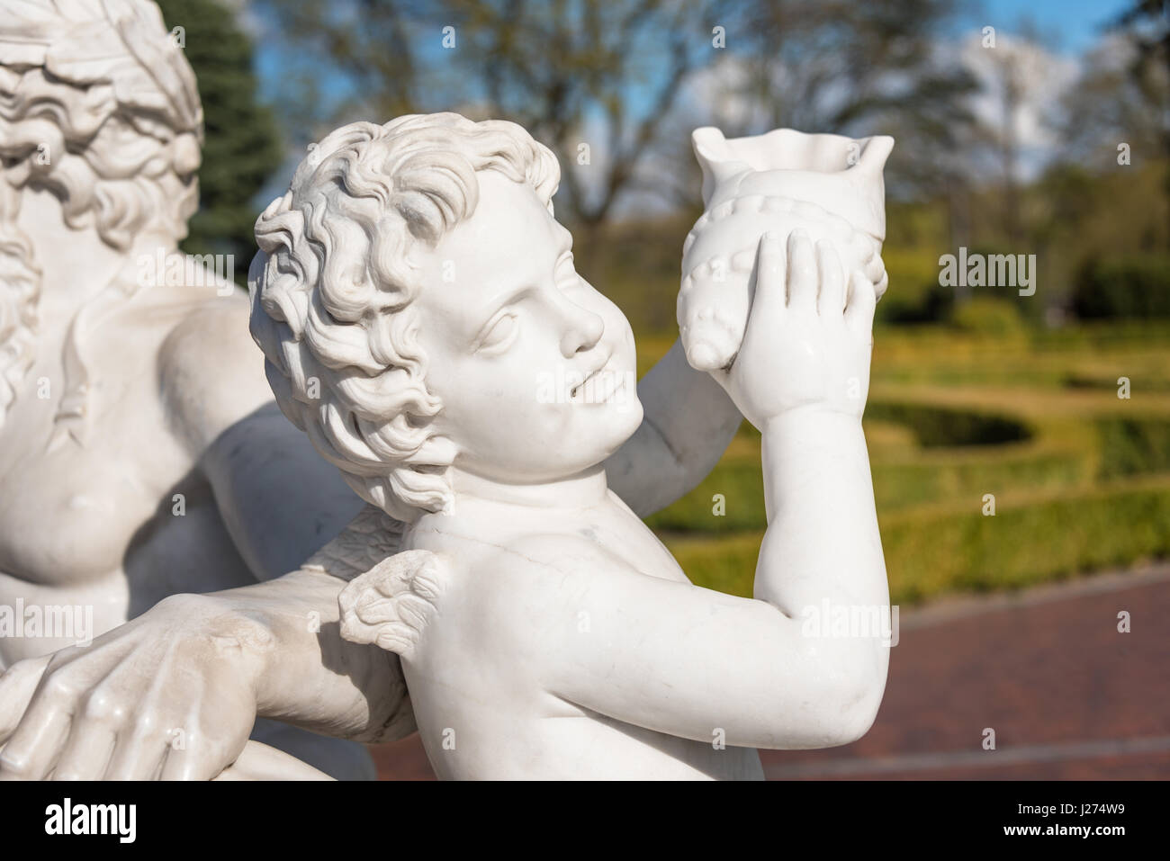 Marble Statue Of Cupid Stock Photos & Marble Statue Of Cupid Stock ...