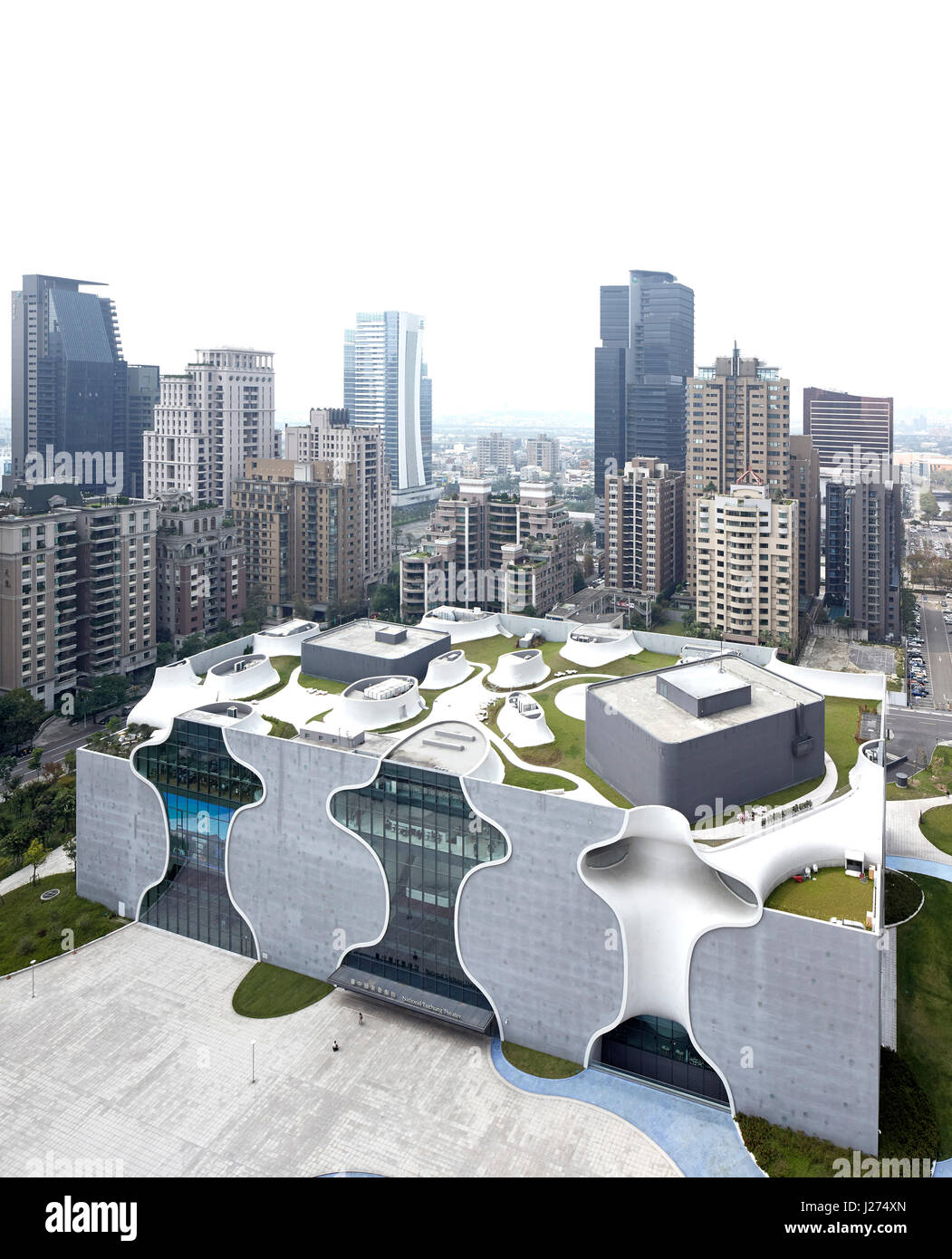 Medium and high rise architecture hi-res stock photography and images ...